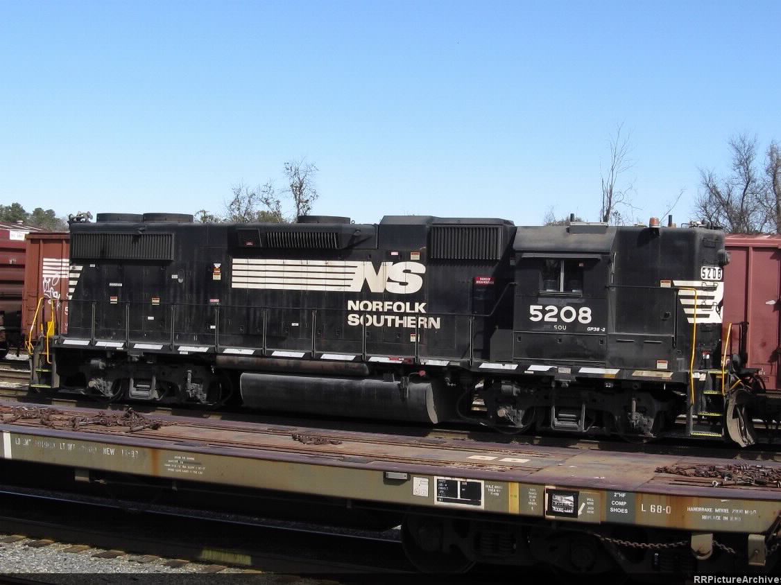 NS 5208 GP38-2